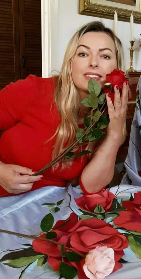 The rose is known as the flower of heaven/ Halina Rosa - DESIGNER magazine